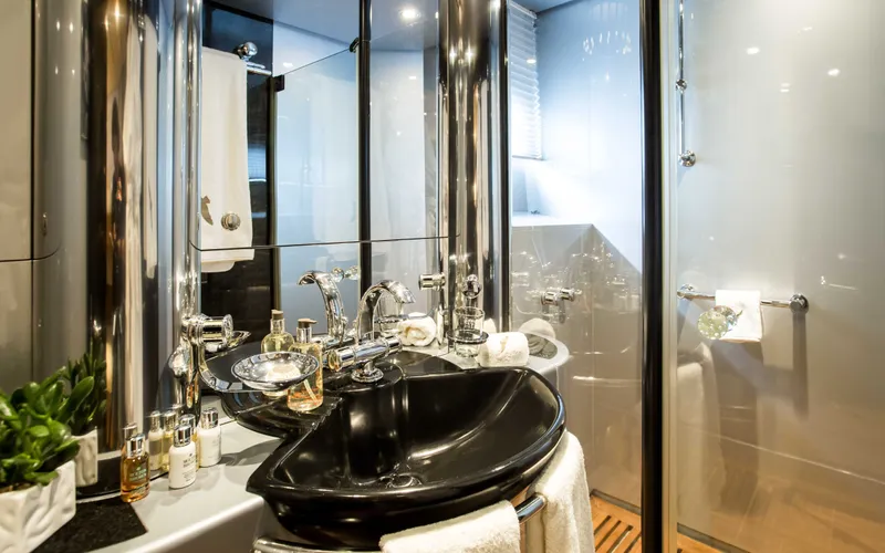 PANDION yacht for charter (Heesen Yachts, 37m, 1995)